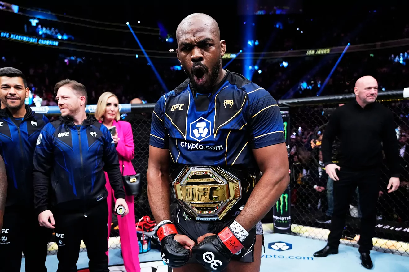 JON JONES ES EL NUEVO CAMPEÓN DE PESOS PESADOS DE LA UFC | Titansports