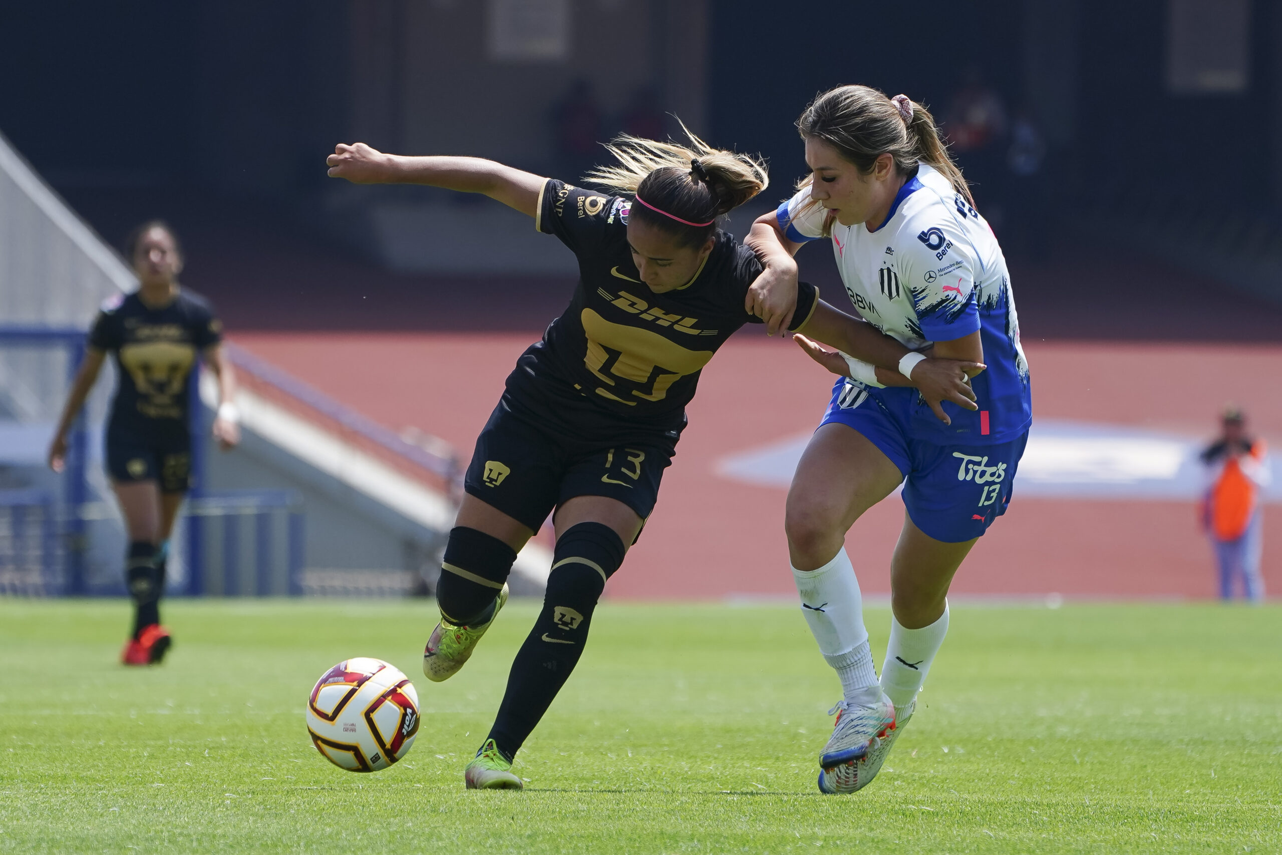 DEFIENDEN PUMAS CON GARRA SU CASA FRENTE A LÍDERES RAYADAS | Titansports