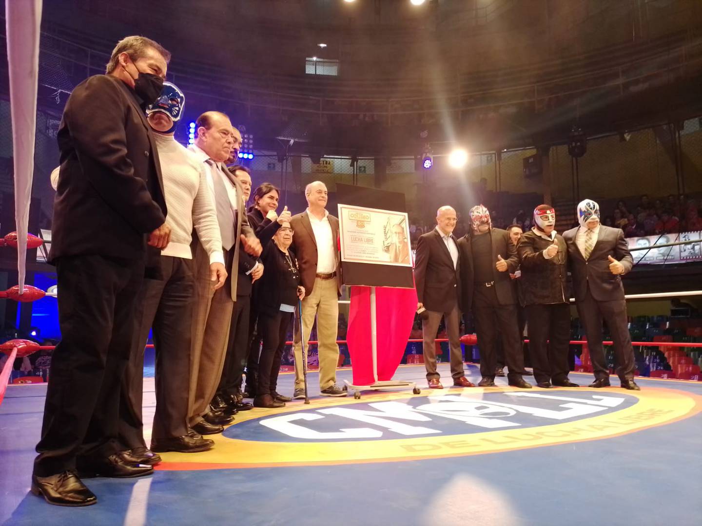 CUMPLE 80 AÑOS LA ARENA COLISEO | Titansports