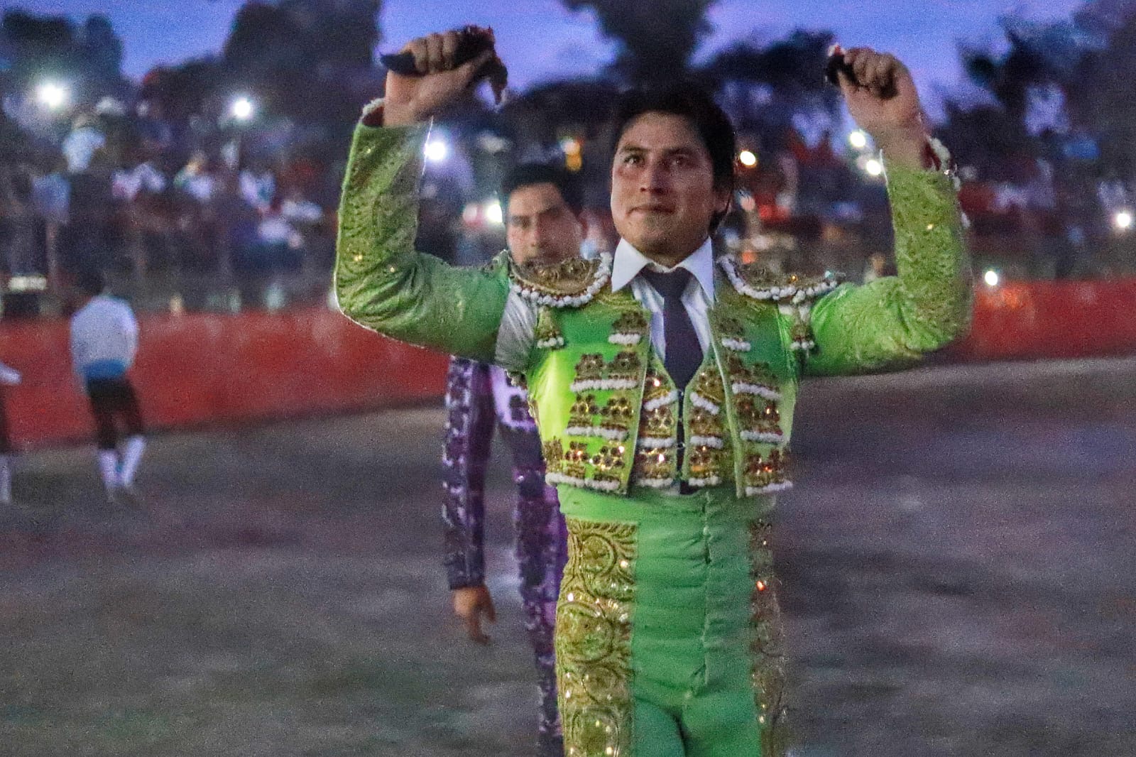 “EL GABY” SALE A HOMBROS EN LA CONCORDIA | Titansports