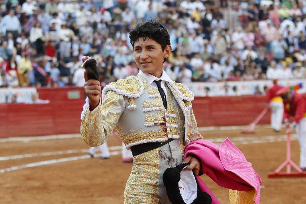 OSORNIO A HOMBROS EN EL CERROJAZO DE LA MÉXICO | Titansports